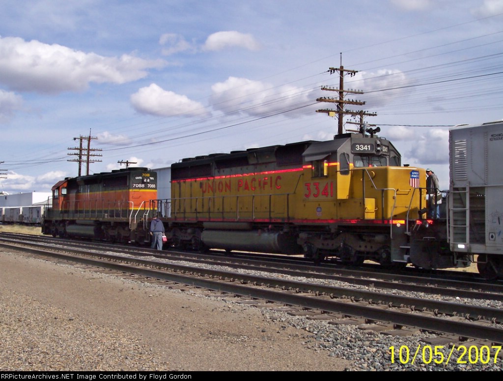 UP 3341 and CEFX 7088 ready to leave